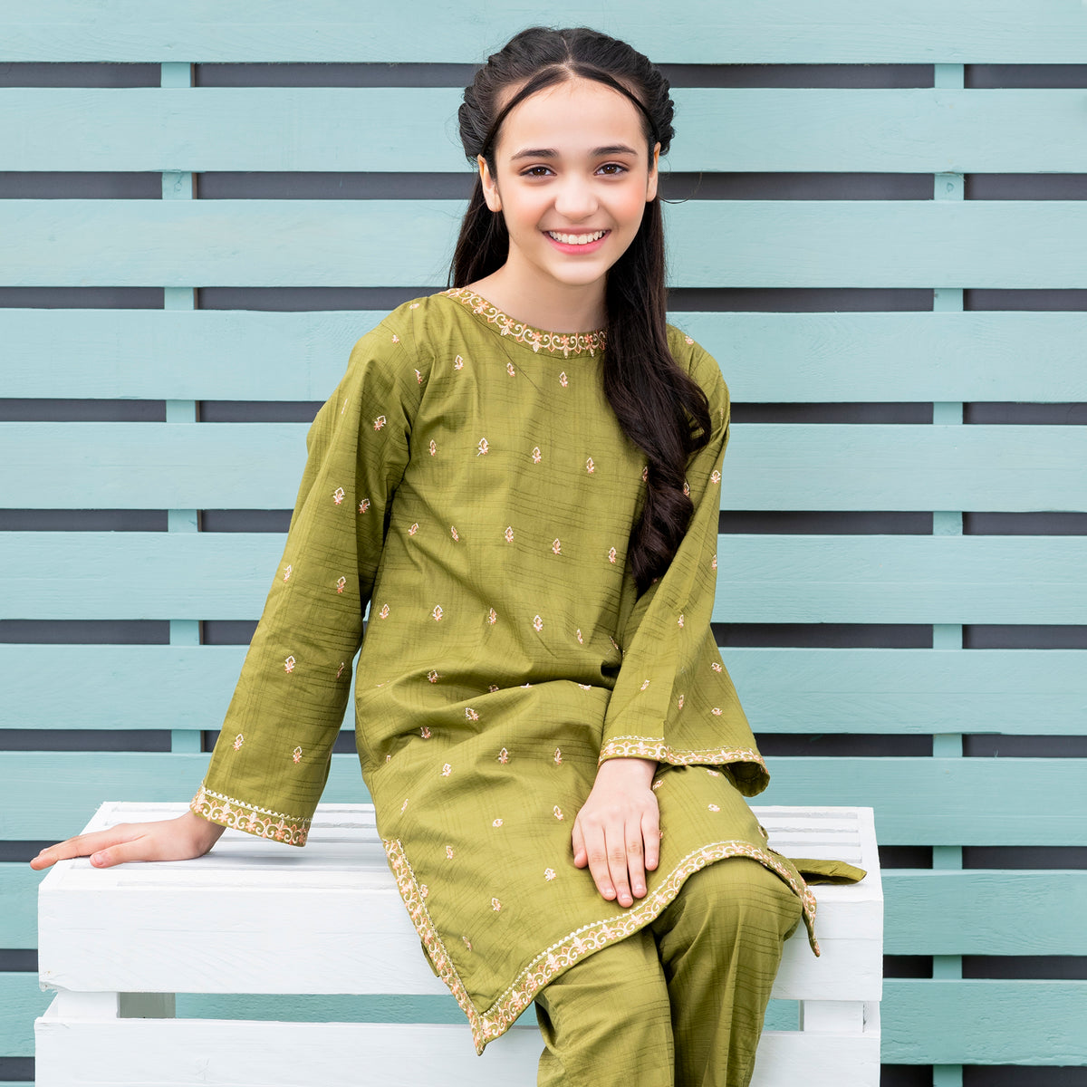 Endue Green Embroidered Suit – cocobee